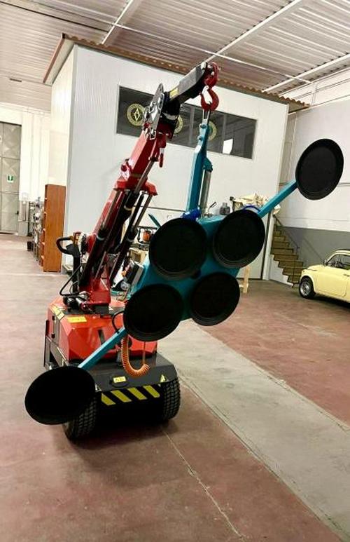 Robot "mini Gru" Sollevatore Semovente A Braccio Con Gru - Autogru ...